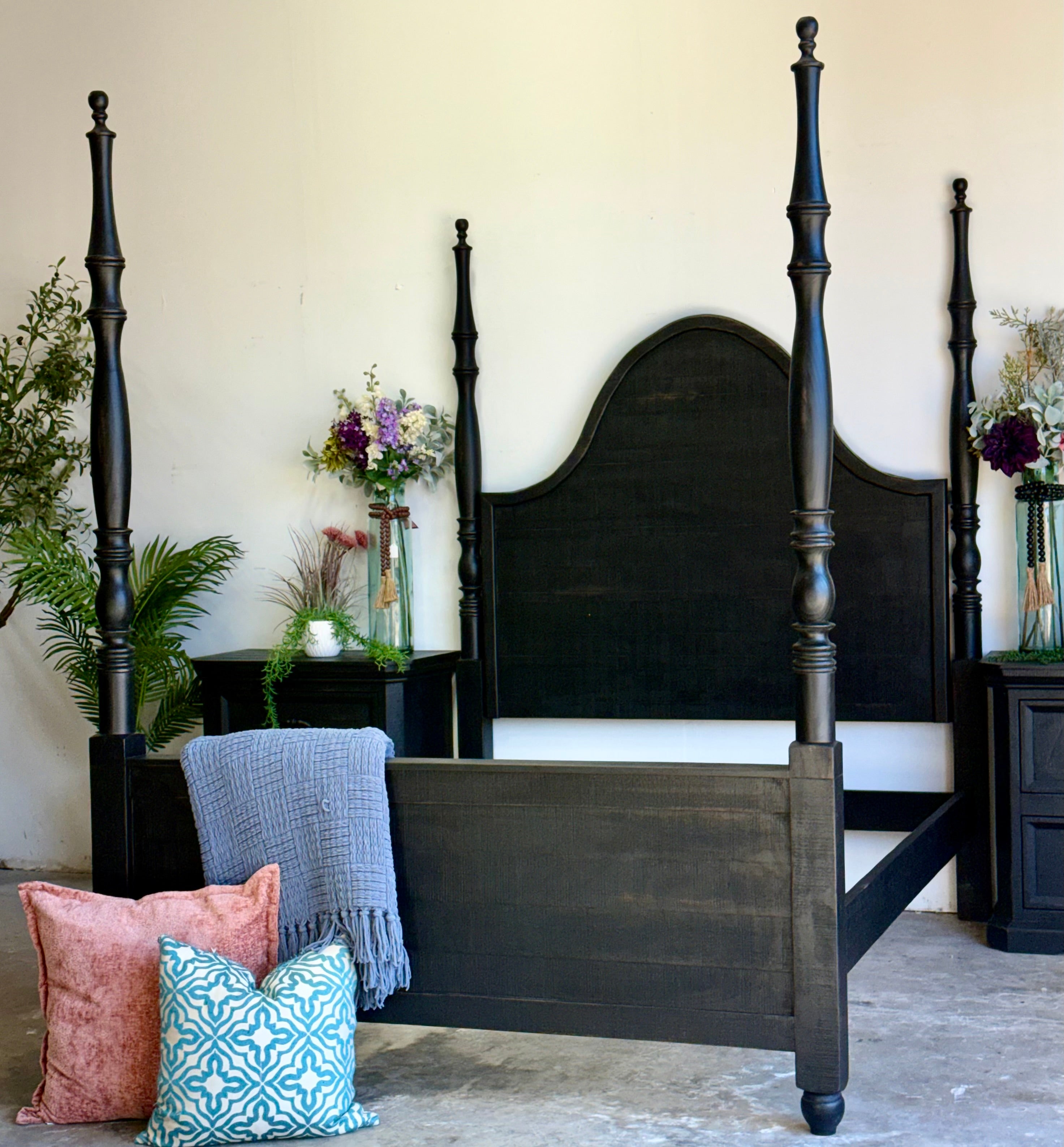 Willow Queen 4 Poster Bed-Handrubbed Black – The Shabby Parlor