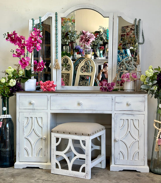 Desks#N# – The Shabby Parlor